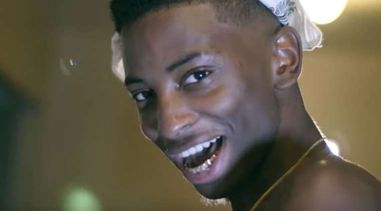 Het internet is dol op deze rapper genaamd '22 Savage' die best wel op ...