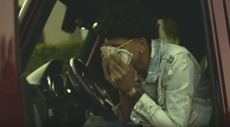 18-jarige rapper 'Trill Sammy' is beroofd van zijn gigantische gouden ...