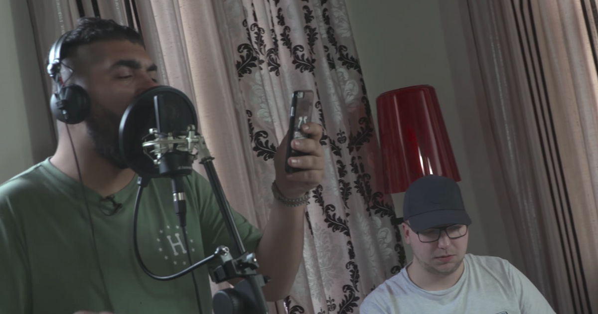 Sjaak maakt nieuwe track in Svens Muziekshow
