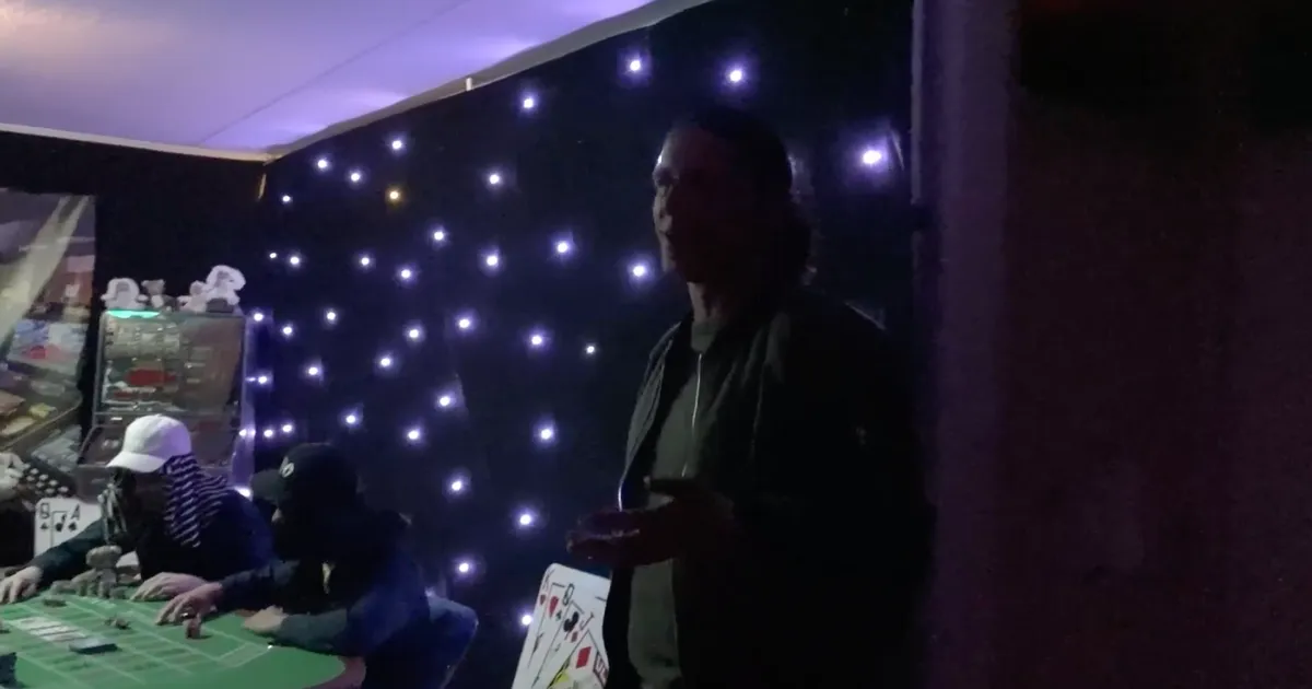 De mannen van StukTV zetten het huis van Ali B op stelten