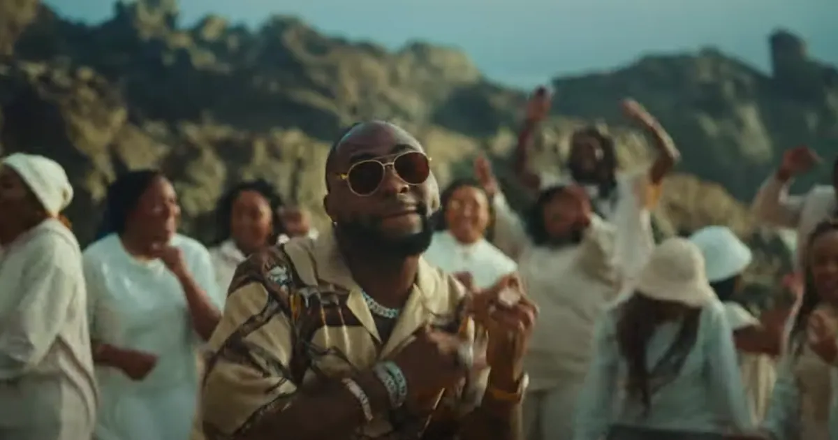 Davido bundelt krachten met Sunday Service Choir voor Stand Strong video