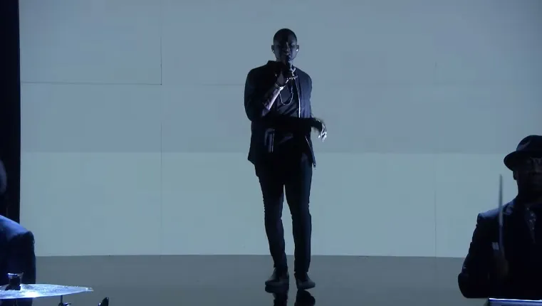 Usher doet live zijn single Crash bij Jimmy Fallon