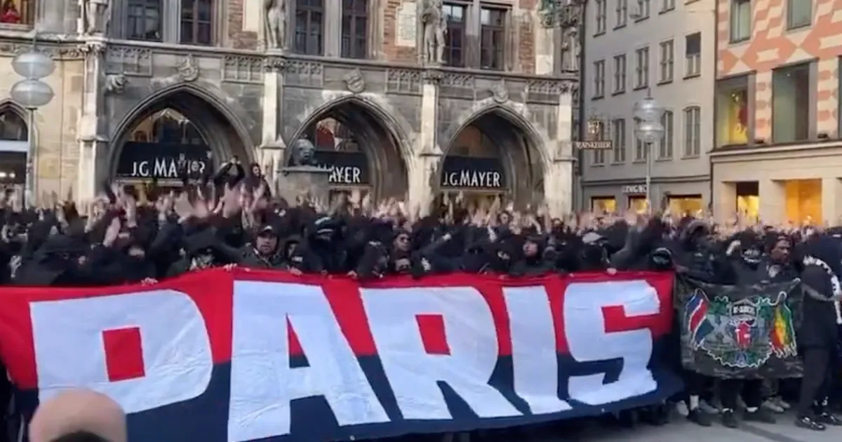 Op indrukwekkende beelden is te zien dat de Paris Saint Germain ...