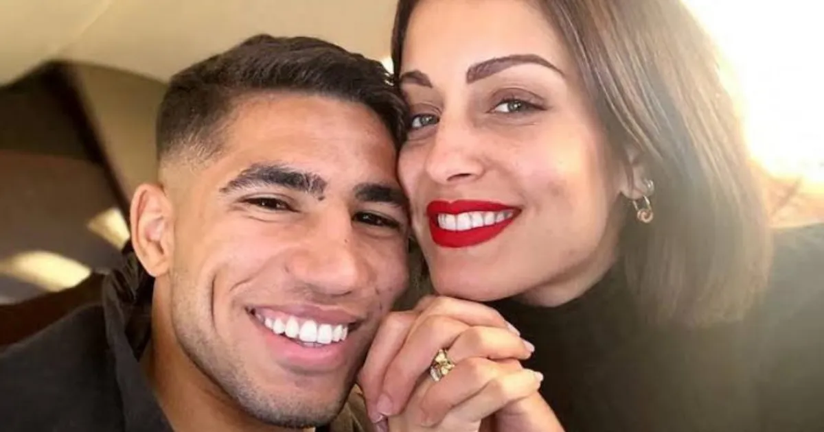 Ex van Hakimi lijkt te reageren op uitspraken van zijn moeder: "Ik ben ...