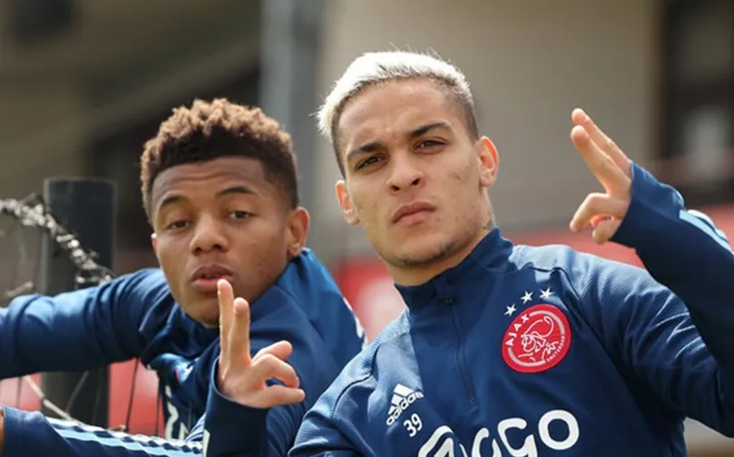 Ajax moet oud-speler Antony honderdduizenden euro’s terugbetalen