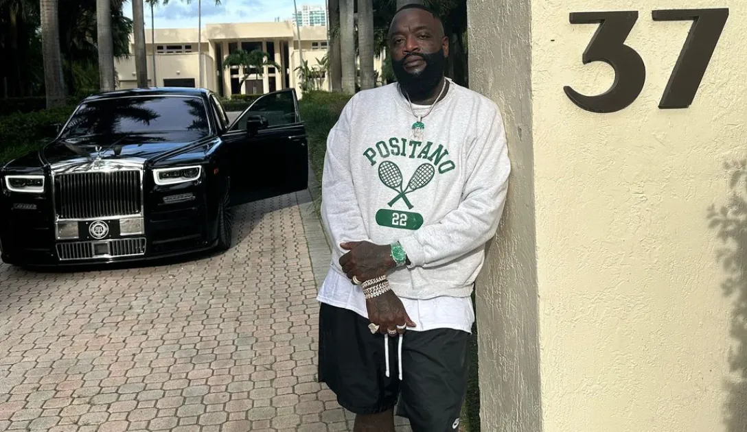 Rick Ross blijft Drake beschuldigen van plastische chirurgie, de ...