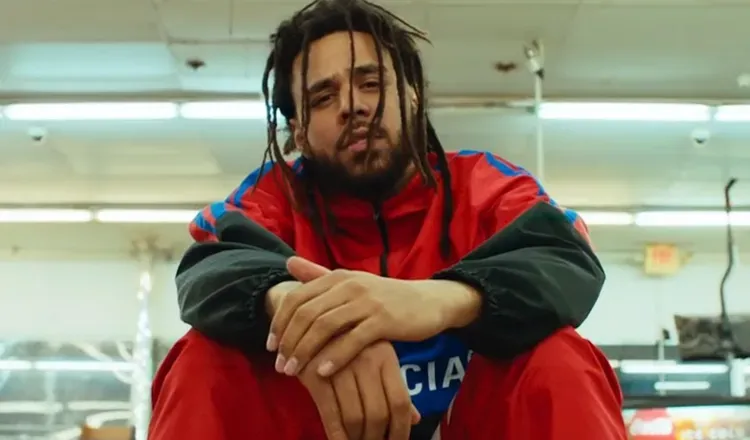 J. Cole fans maken hem belachelijk en vragen om nieuwe track net als ...