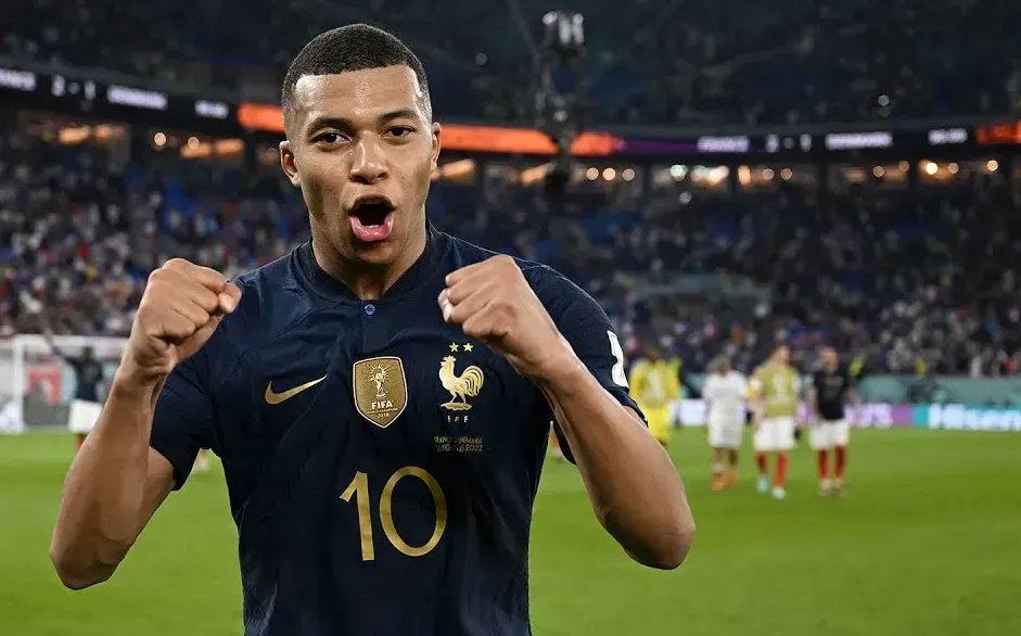 Bondscoach Didier Deschamps bevestigt operatie van Kylian Mbappé