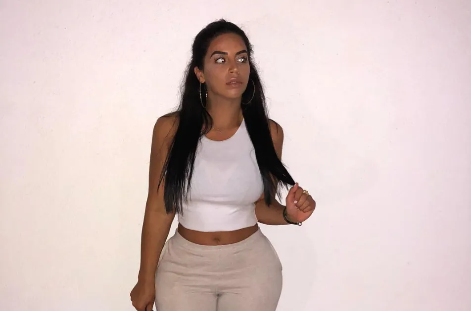 Selma Omari lanceert zetpillen voor vrouwen die grotere billen willen ...