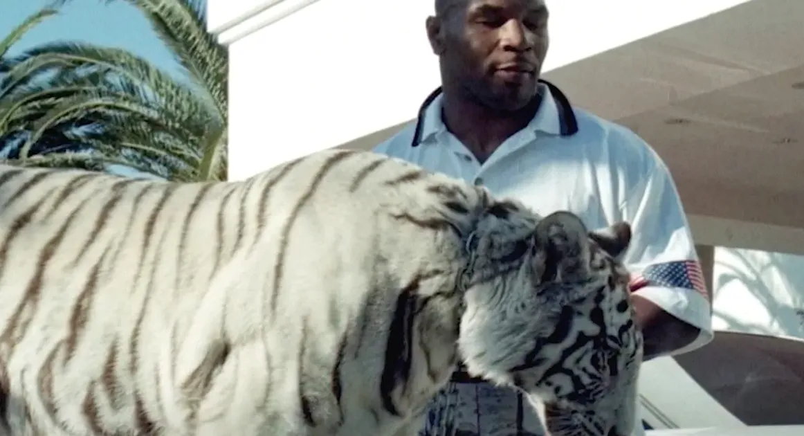 Mike Tyson legt uit waarom het een fout was om met twee tijgers in bed ...