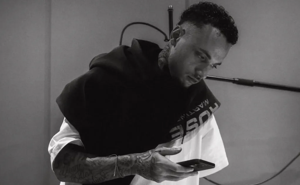 Noa Lang duikt de studio in met o.a. Frenna & Kevin en previewt nieuwe ...