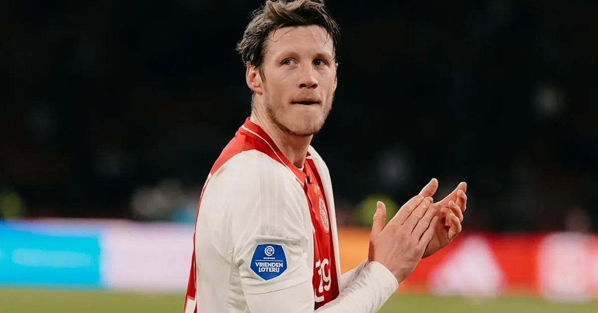 Wesley Sneijder ergerde zich rot aan het gedrag van Wout Weghorst tijdens klassieker tussen Ajax ...