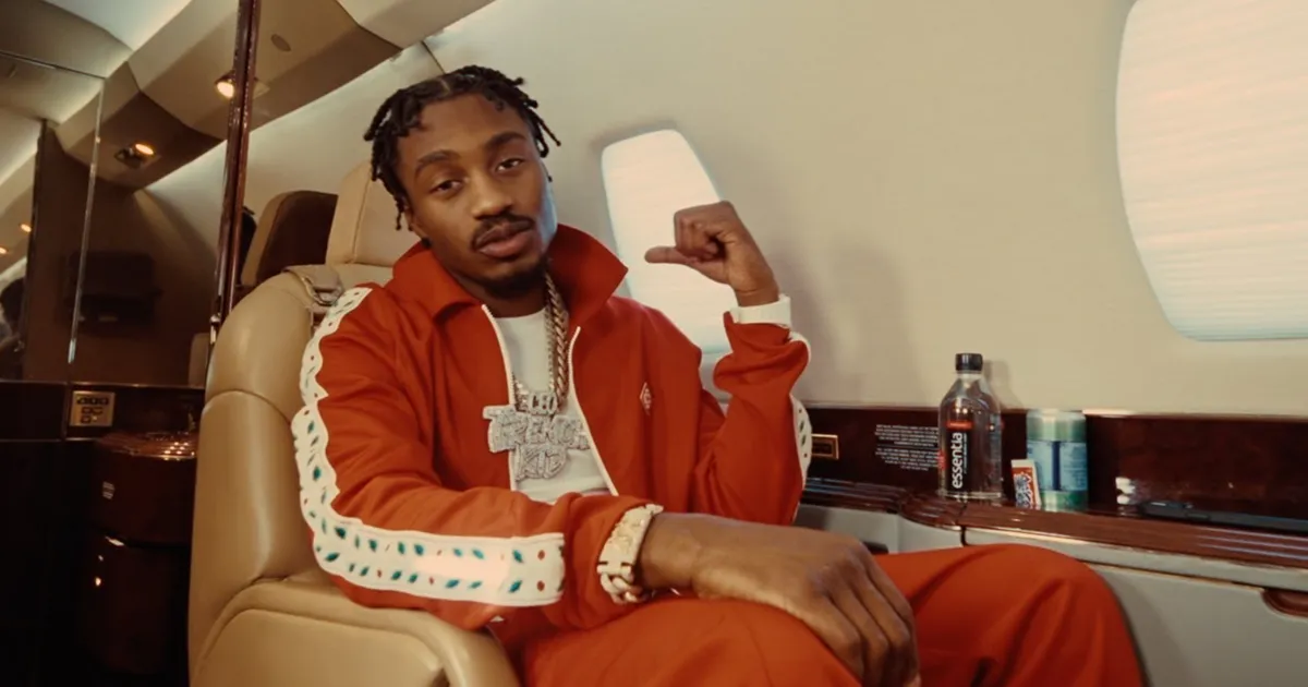 Lil Tjay wordt hardhandig verwijderd bij boksevenement nadat hij ...