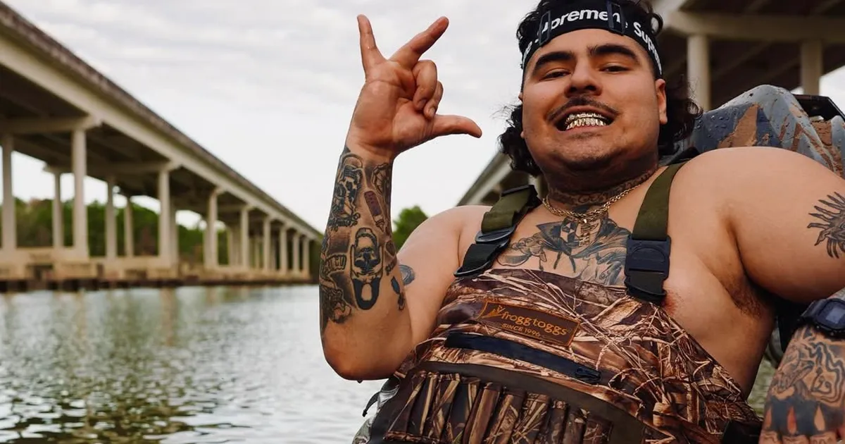 Rapper That Mexican OT raakt gewond als stier hem meerdere keren raakt ...