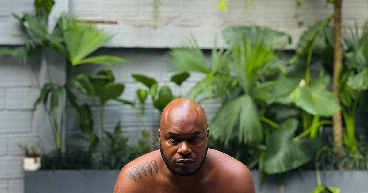 Adje kondigt nieuw album aan met Reverse: "180 bpm rap"
