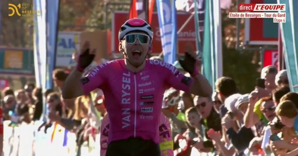 Stefan Bissegger knapp hinter Samuel Leroux, der als Ausreißer die 4 ...