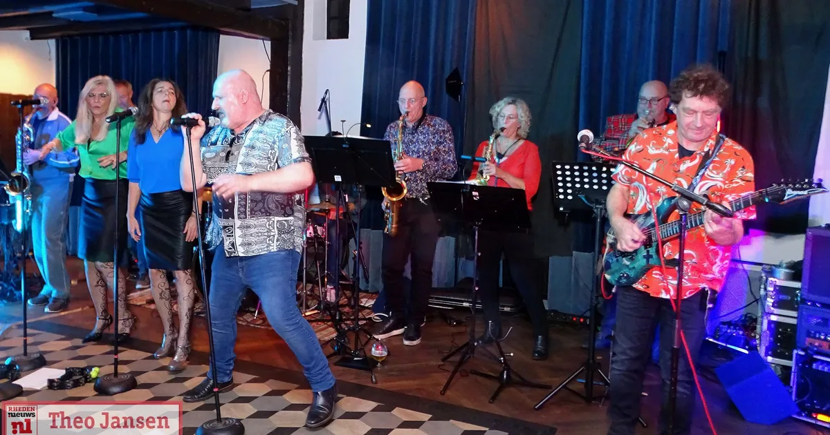 Band Garden State geeft concert in de Peerdestal te Ellecom