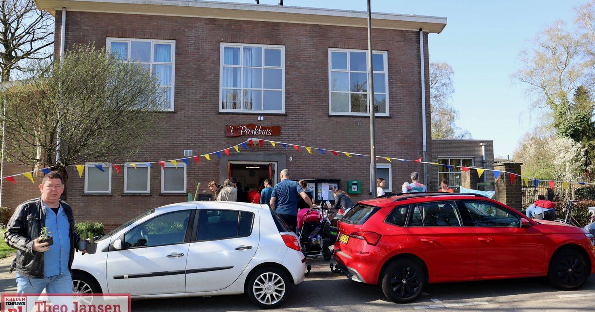 Weggeefmarkt en Plantjesmarkt in De Steeg