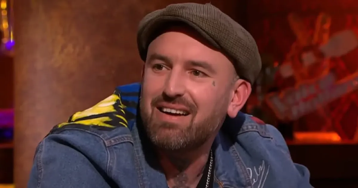 Ben Saunders laat zoontje (6) tattoo zetten en is nu zwaar verminkt