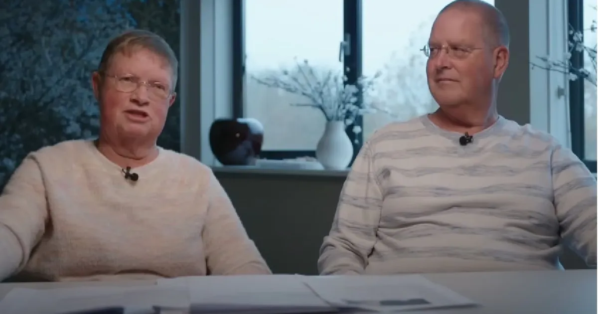 Aleid en Bert moeten van ING verklaren waarom ze contant geld opnemen