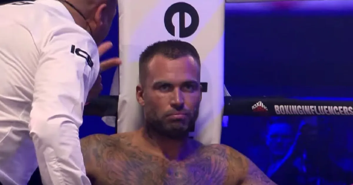 Melvin Manhoef mept Dave Roelvink snoeihard tegen de grond