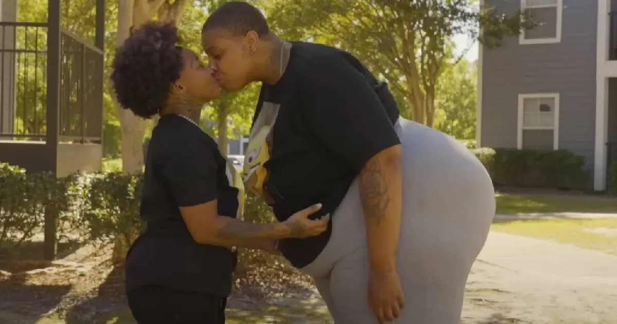 Paris (22) dolverliefd op Brandyce (31): ''Ze is wat aan de magere kant''