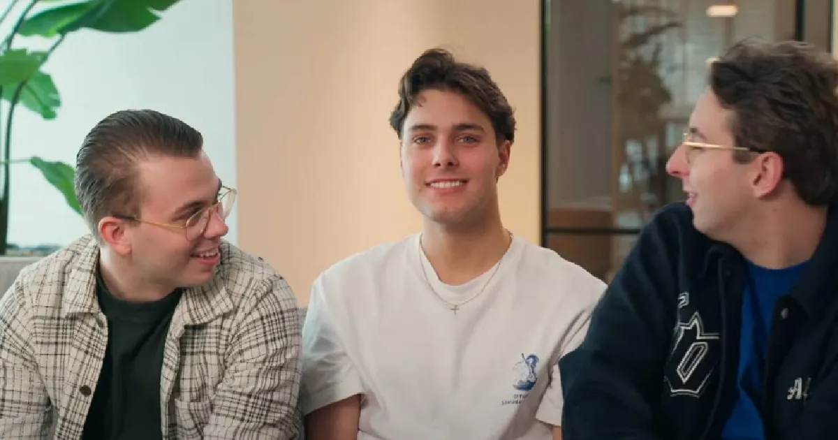 Zoon Frans Bauer heeft een nieuwe vriendin en dat is een hele bekende