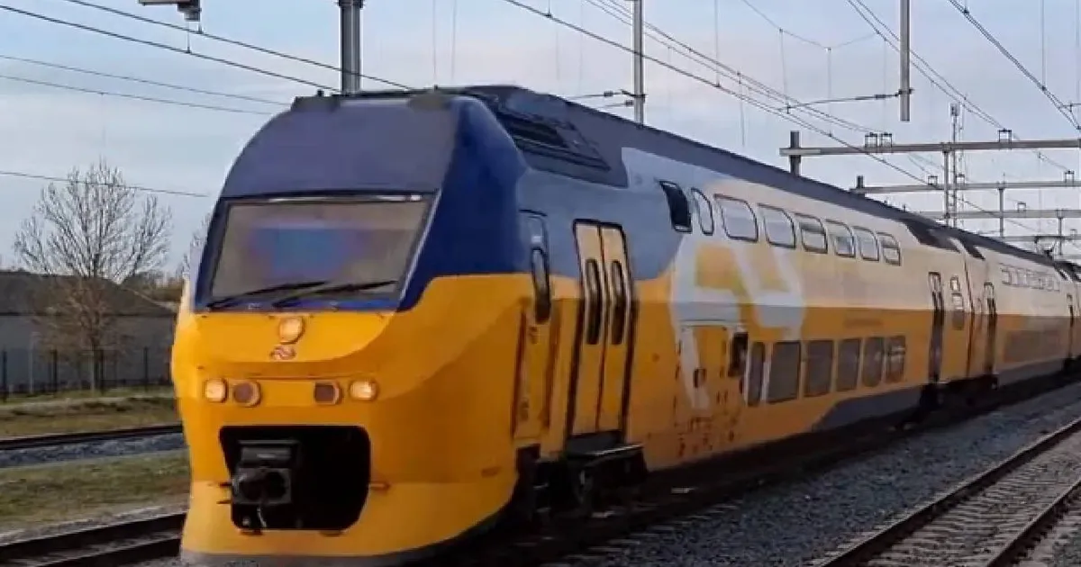 Ontploffing in NS-trein, grote evacuatie aan de gang