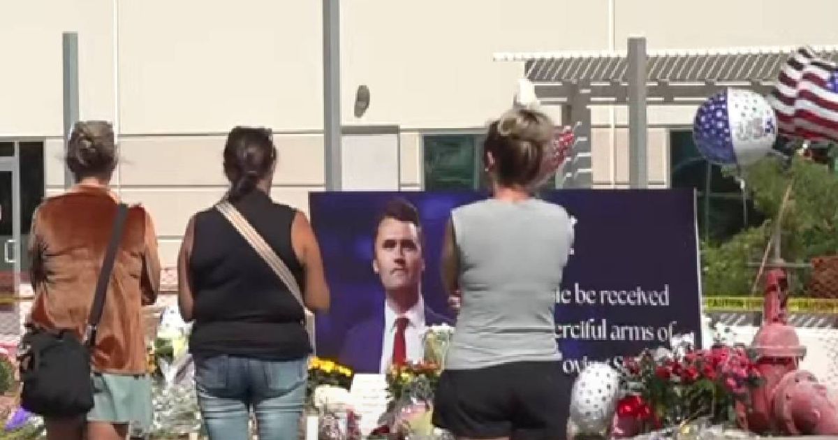 FBI deelt foto's van mogelijke dader Charlie Kirk