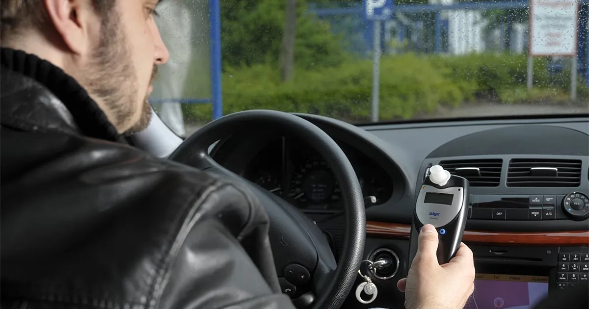 'Ademslot en begrenzer verplicht in auto's'