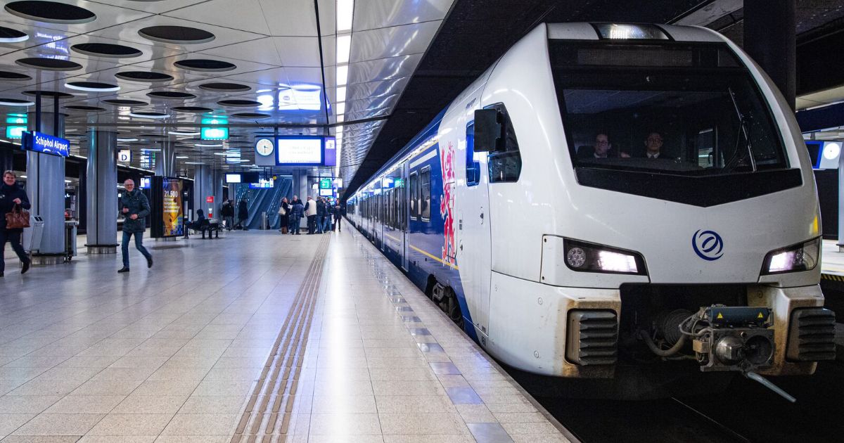 Extra international night train Aachen–Sittard starts on April 11