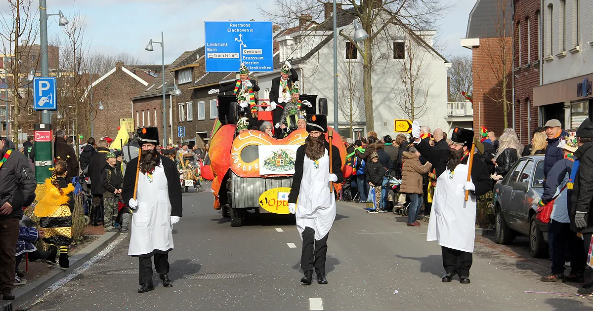 Optocht hield het - bijna - droog