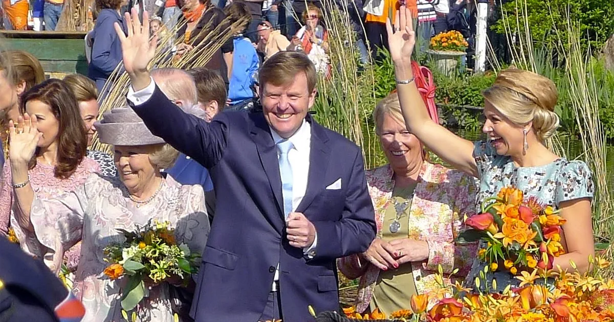 Koning Willem-Alexander viert Koningsdag 2024 in Emmen