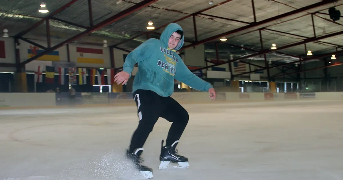 Verkoeling tijdens hitte: zwemmen en ... schaatsen!