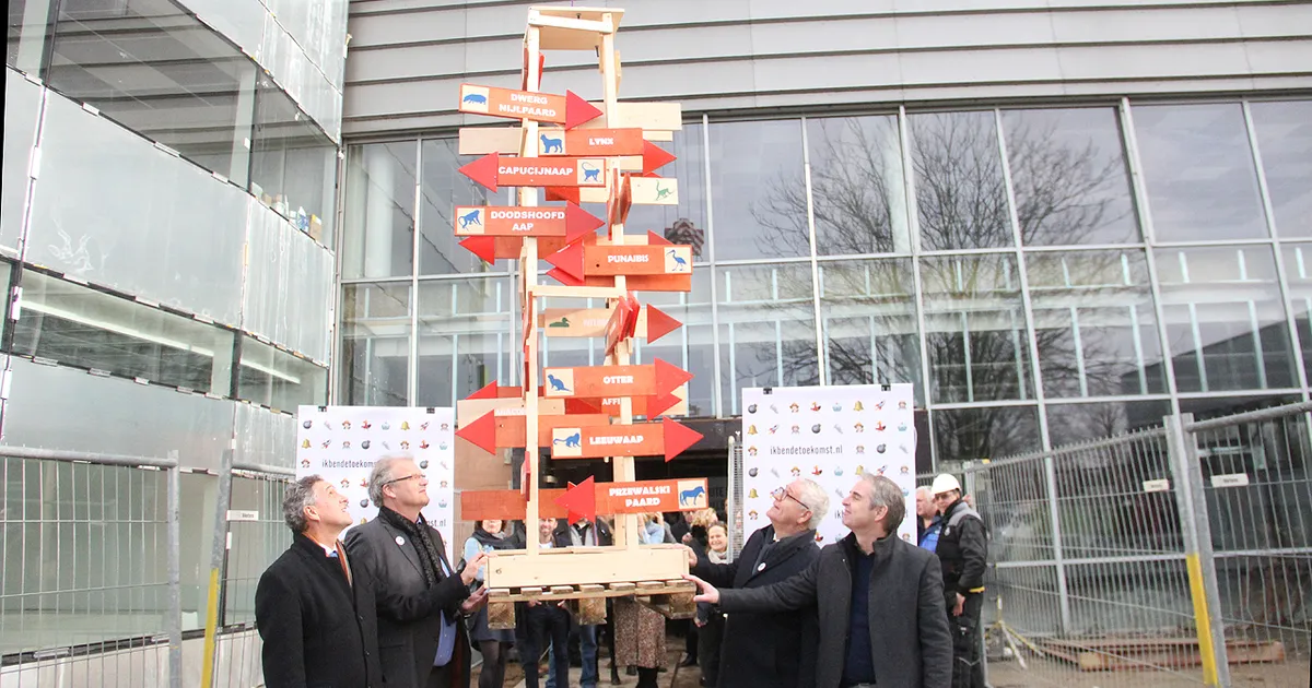 Mei geplaatst op dak (ver)nieuwbouw DaCapo College