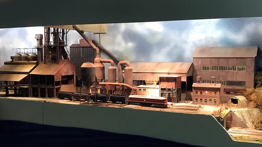 Grote modelspoortentoonstelling in gebouw Trevianum