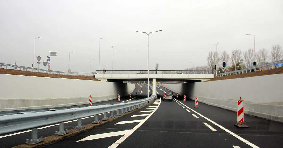 Ongelijkvloerse kruising N276-Dr. Nolenslaan is klaar en in gebruik