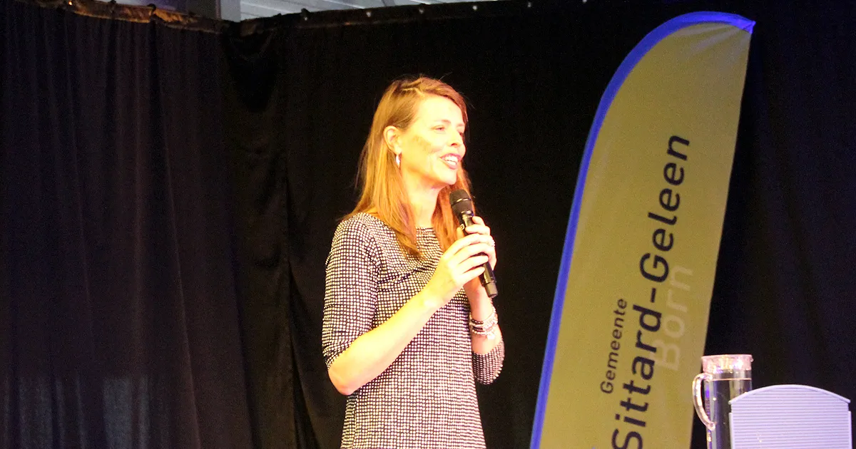 Lezing van schrijfster, Arabiste en D66-senator Petra Stienen