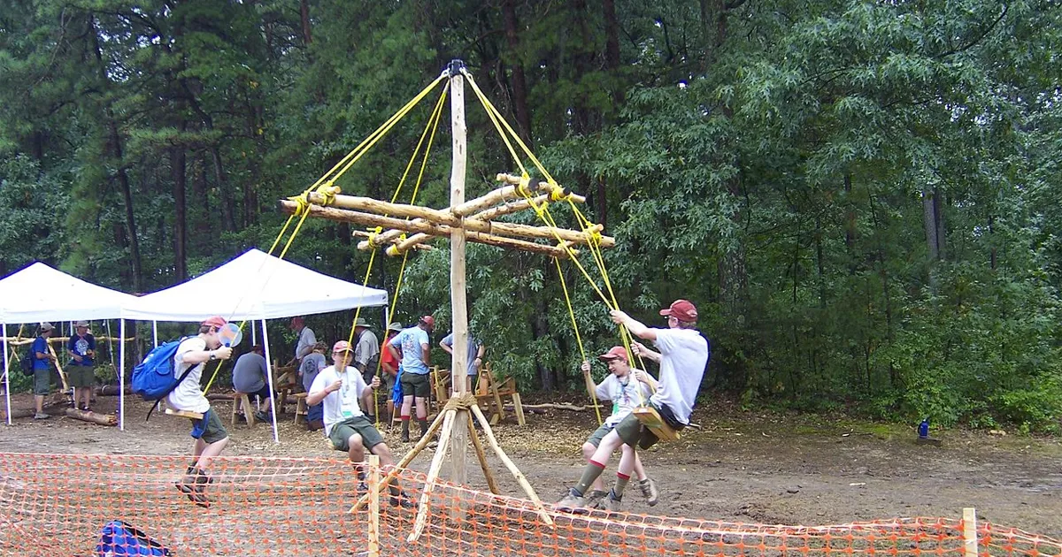 Scouting St. Salvius Limbricht opent seizoen met gepionierde speeltuin
