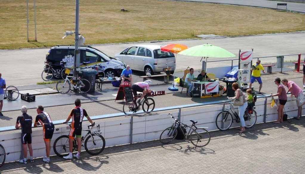 Uurrecords wielerbaan Geleen zijn pure breedtesport