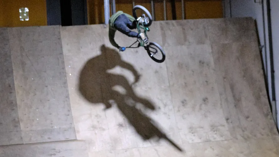 Indoor MTB/BMX Park Wood 15 sluit de deuren