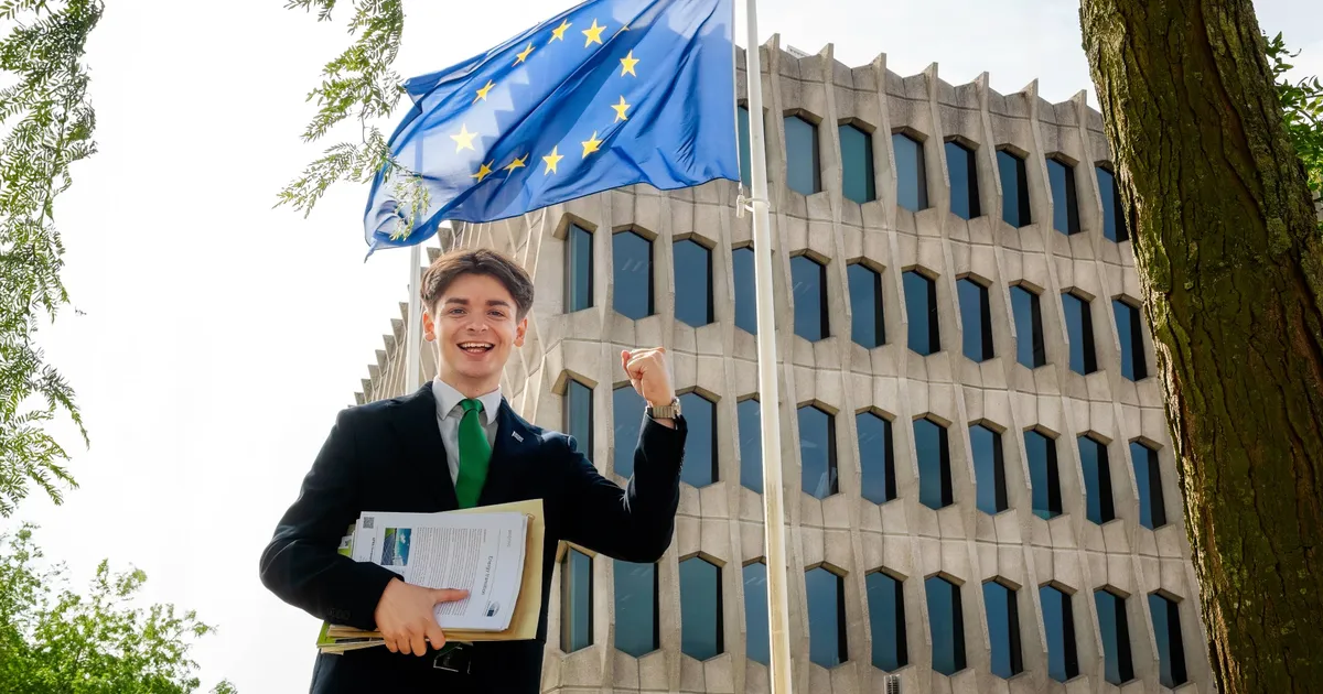 D66-fractievoorzitter Pepijn Pi Van de Venne unaniem herkozen als ...