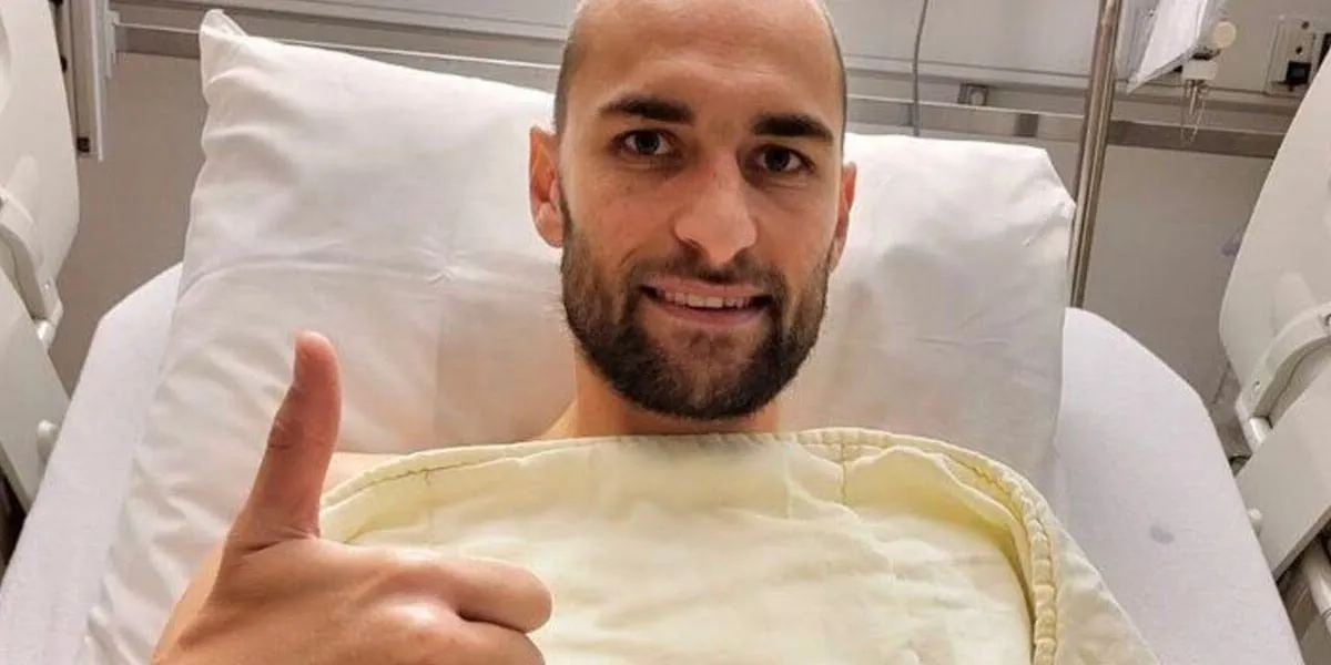 Angriber kollapsede på banen: Nu deler han godt nyt fra hospitalssengen