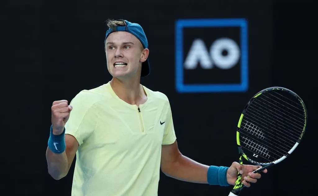 Holger Runes mor: 'Han bliver behandlet på livet løs'