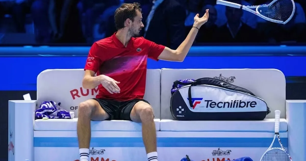 Daniil Medvedev truer med at trække sig fra ATP Finals under sammenbrud