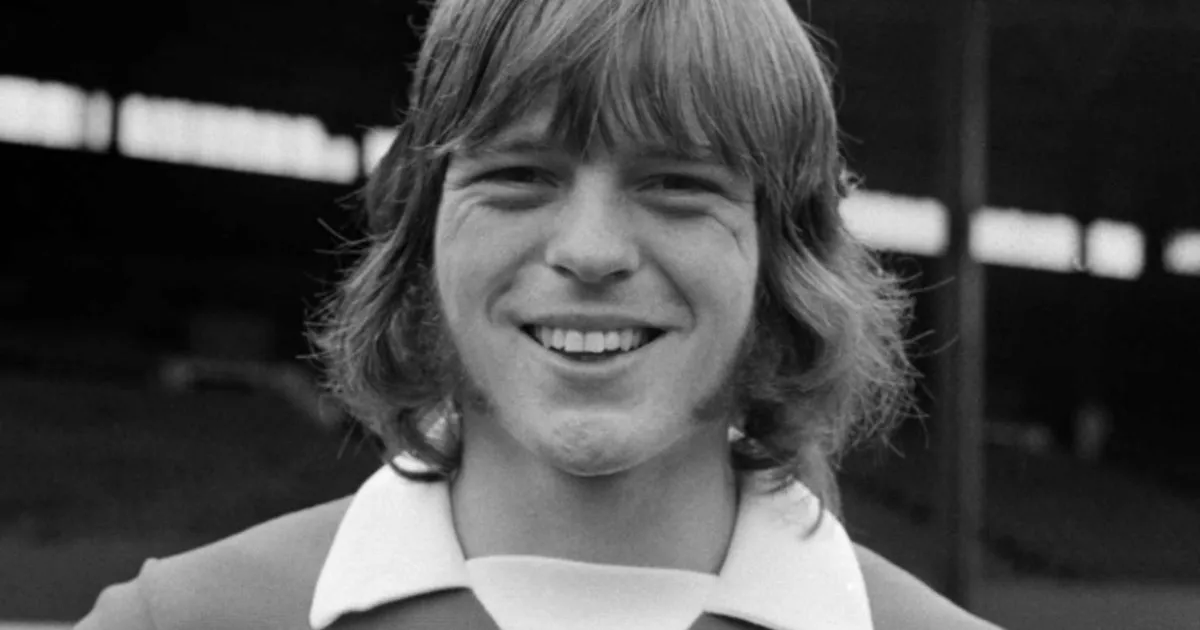 Manchester United-legenden Tony Young er død