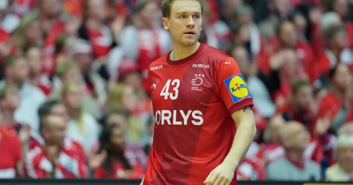 Derfor flød blodet fra Simon Pytlicks arm under kampen mod Algeriet