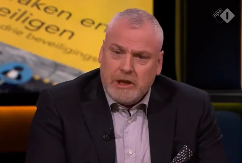 Wereldvreemde advocaat Peter Schouten maakt zichzelf belachelijk met ...