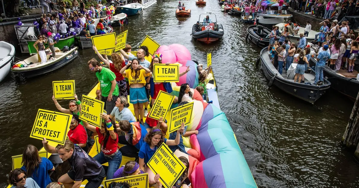 Aanhoudingen in Amsterdam bij protest tijdens Canal Parade