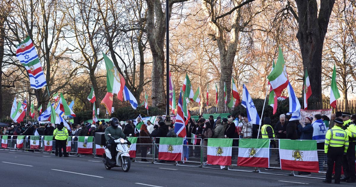 Iraanse ambassade Den Haag belaagd: 4 arrestaties | DDS